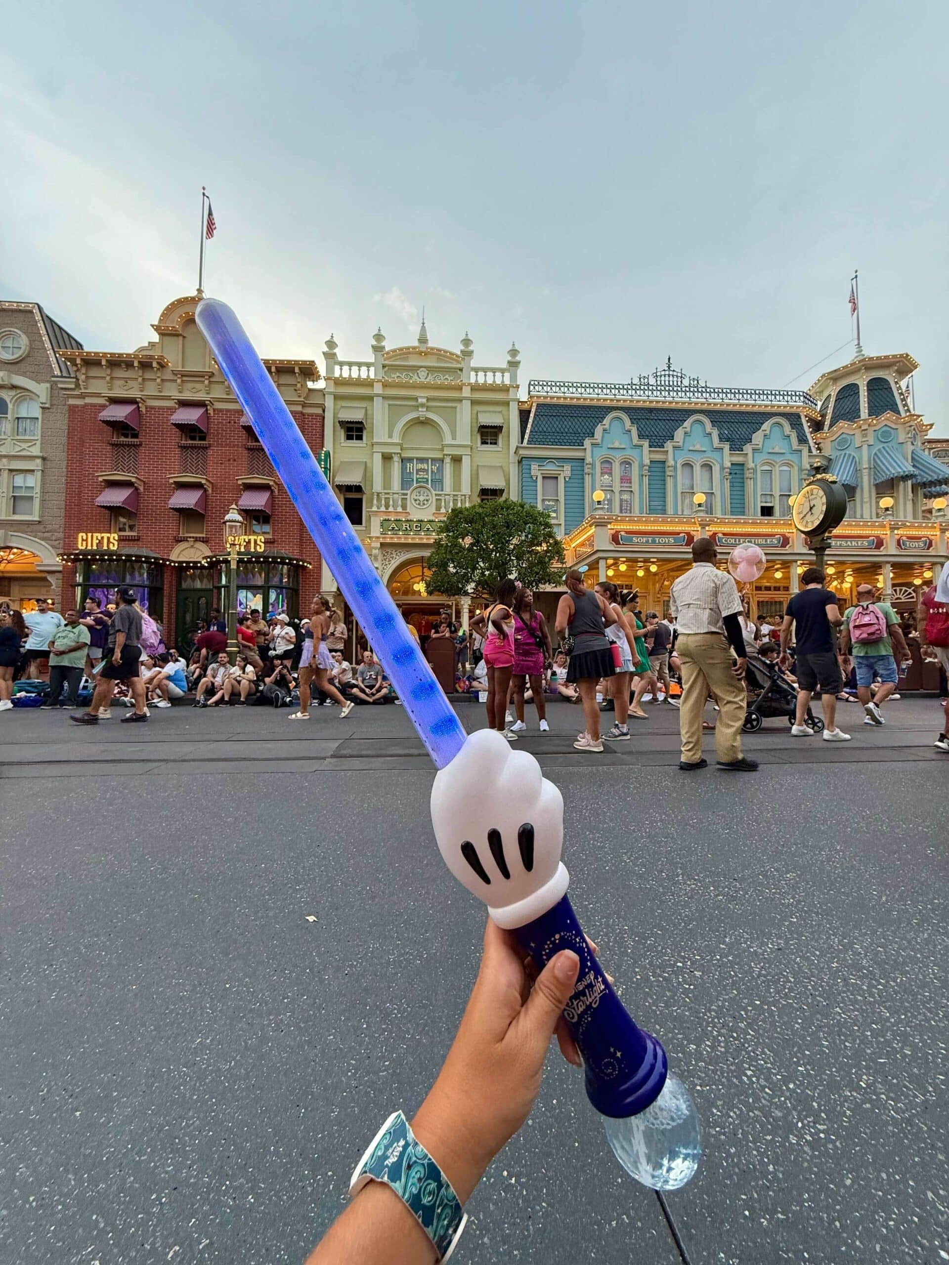 Disney Starlight Parade Magic Kingdom 2025 - Mouse Ears Blog